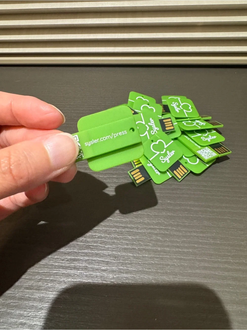 Sysler | Other | Sysler Brand Clipit Pin Style Designer Green Usb Flash ...